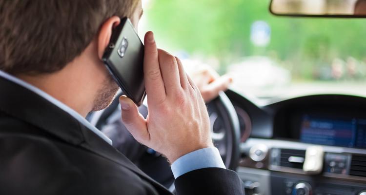 Um Em Cada Cinco Brasileiros Afirma Dirigir Usando O Celular Correio