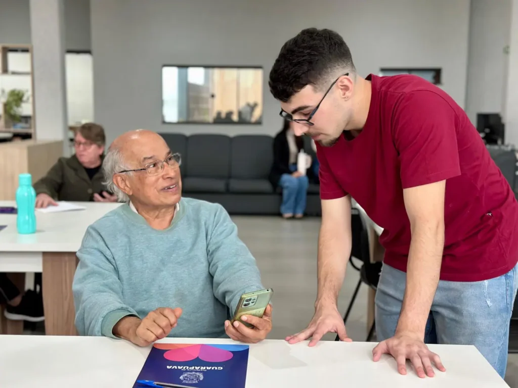 Projeto 60+ leva tecnologia, autonomia e aprendizado para idosos em ...